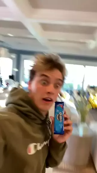 Gamer struggles scenes