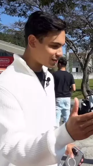 Celebs Extra Phun Discover