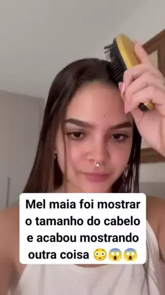 Gata Pagando Peitinho Discover